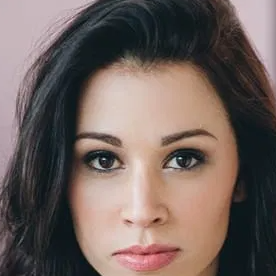 Julia Dyan-Porter - AdoroCinema