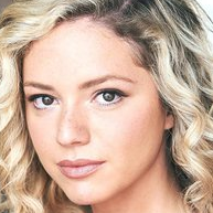 Mia Topalian - AdoroCinema