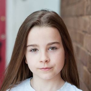 Holly Cook - AdoroCinema