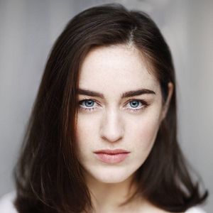 Danielle Galligan - AdoroCinema