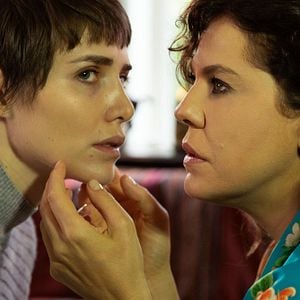 A Porta ao Lado - Filme 2021 - AdoroCinema