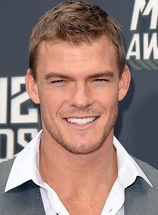 Alan Ritchson - AdoroCinema