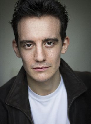 Andrew Buzzeo - AdoroCinema