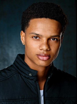 Elijah Roberts - AdoroCinema