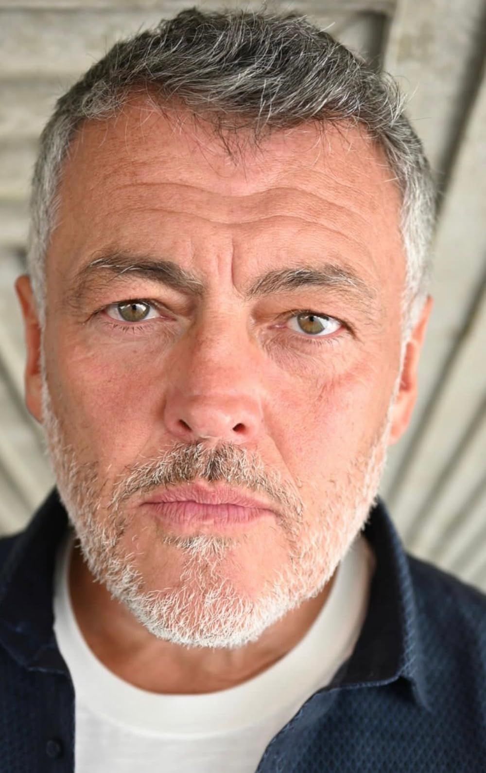 Lewis Macleod : A biografia - AdoroCinema