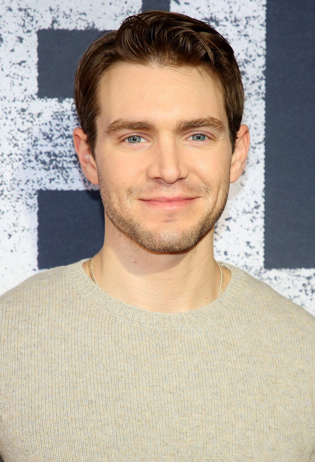 Andrew Burnap - AdoroCinema