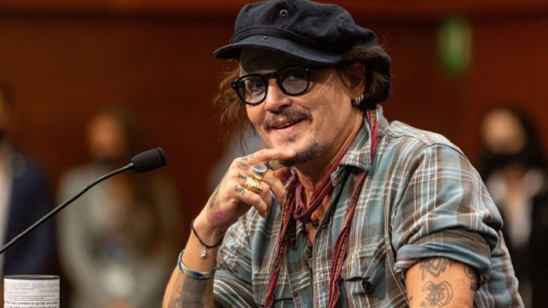 As primeiras fotos do novo filme de Johnny Depp estão aqui – e revelam ...