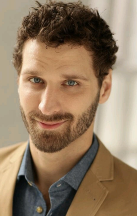 Grayson Powell - AdoroCinema