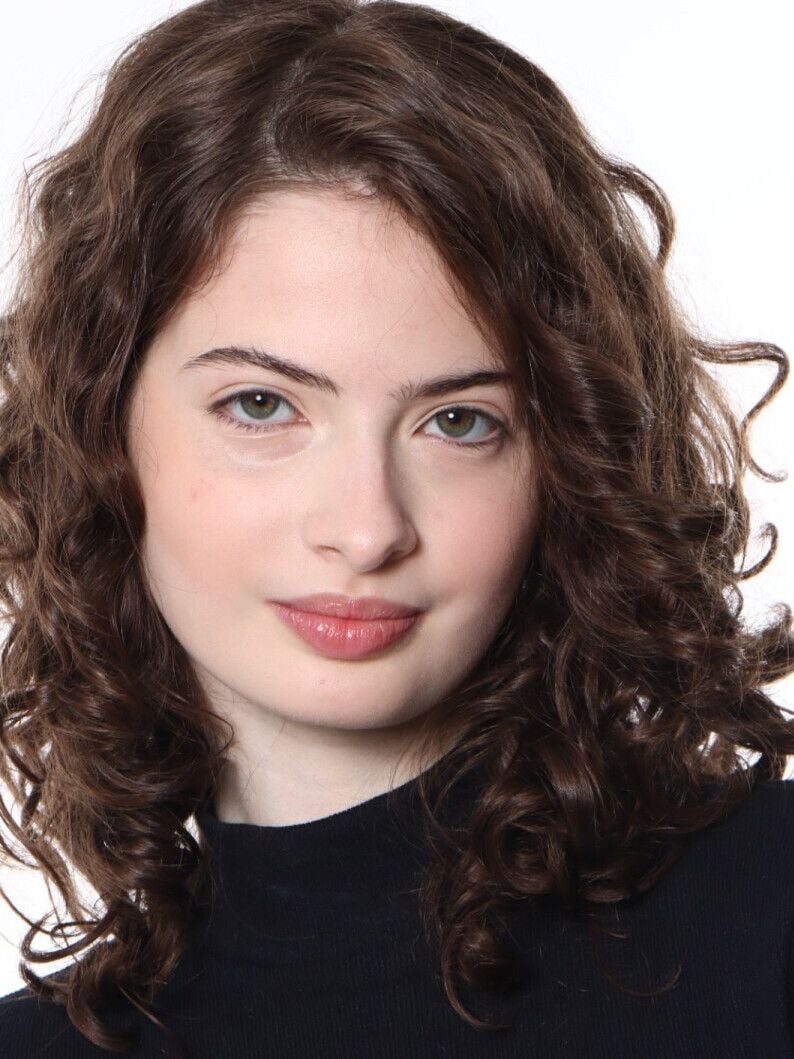 Giullia Serradas : A biografia - AdoroCinema
