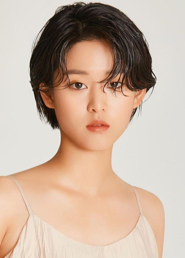 Lee Yeon : A biografia - AdoroCinema
