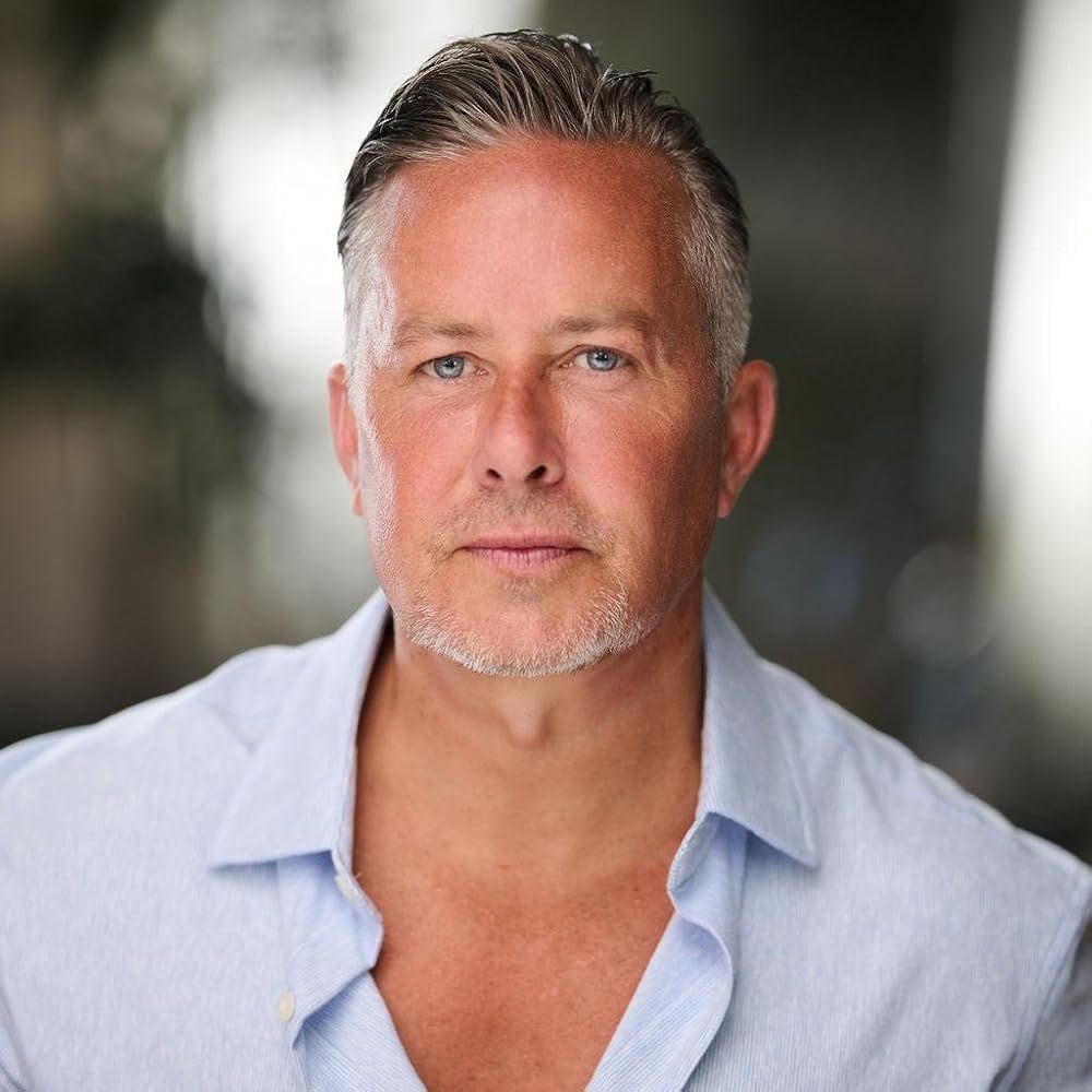 Dean Armstrong : A biografia - AdoroCinema