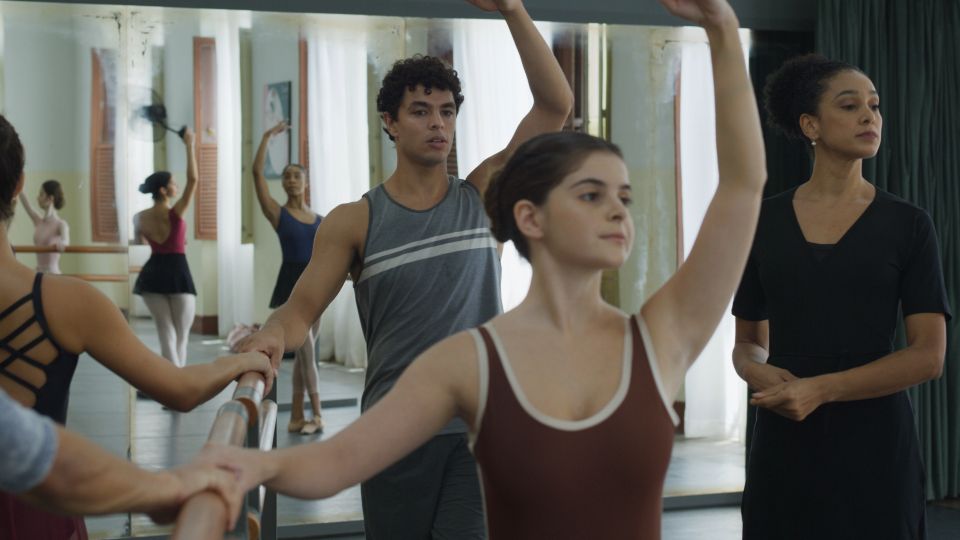 Trailer do filme Um Lobo Entre Os Cisnes - Um Lobo Entre Os Cisnes ...