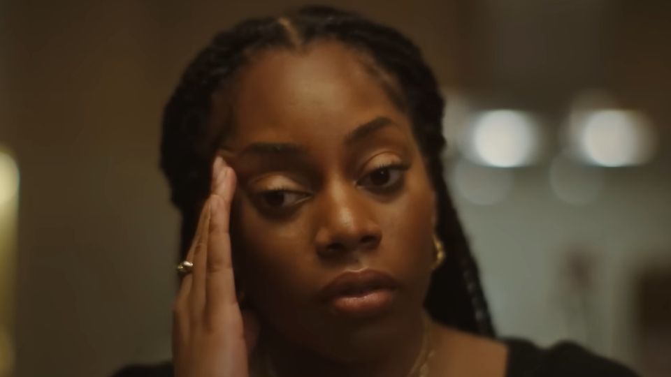 Queenie 1ª Temporada Trailer Original - Trailer Queenie T01 - AdoroCinema