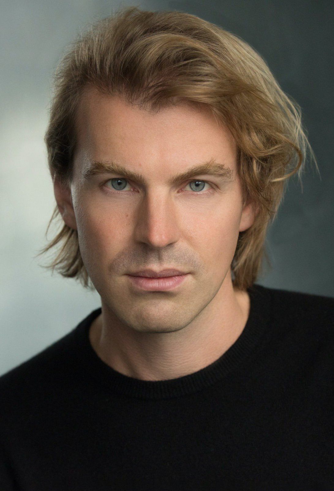 Adam Drew : A biografia - AdoroCinema