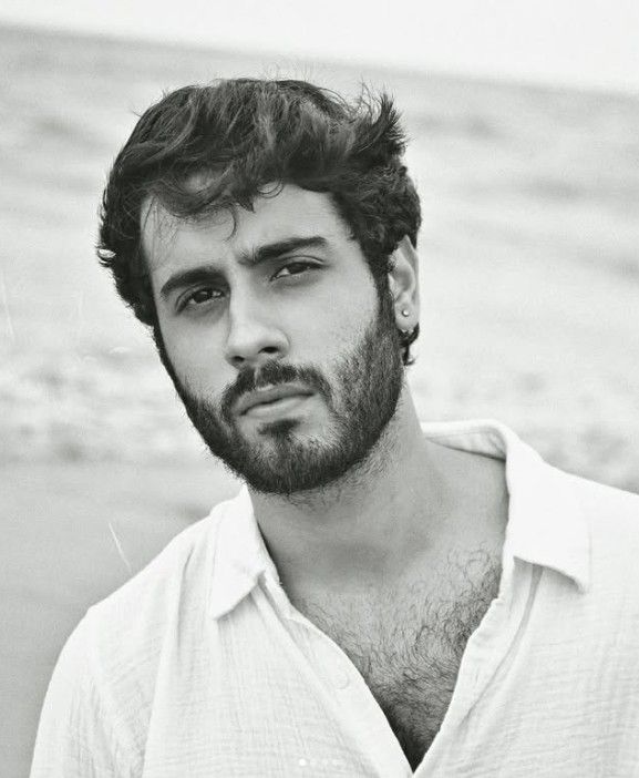 Poojan Chhabra : A biografia - AdoroCinema