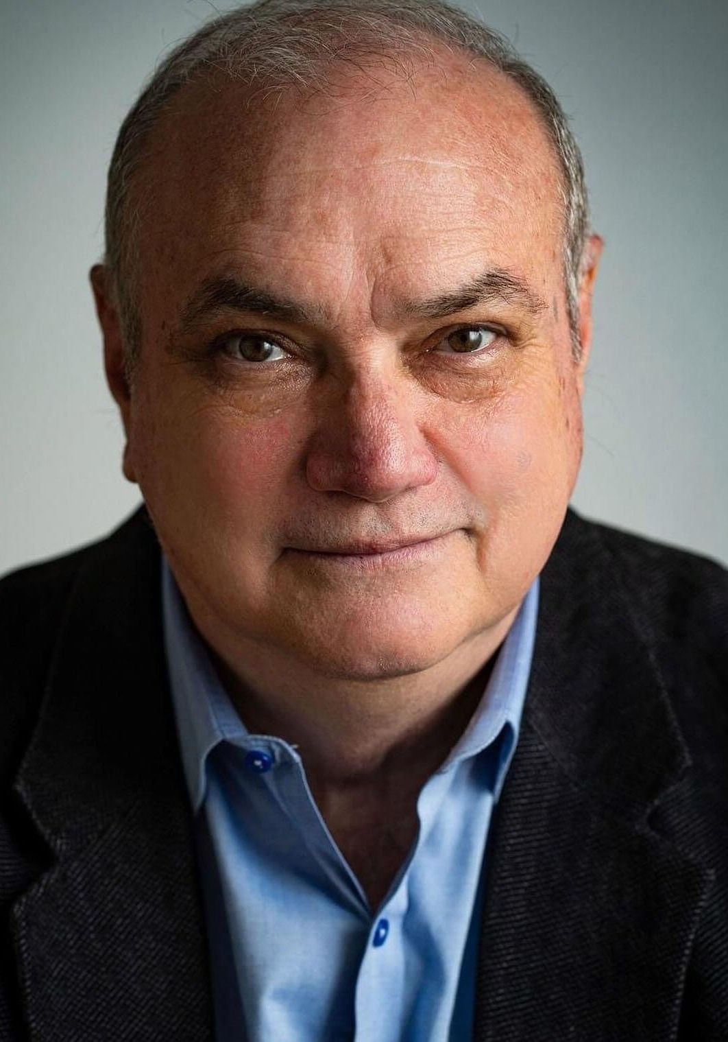 Elliott Bales : A biografia - AdoroCinema