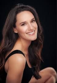 Hayley Sales : A biografia - AdoroCinema