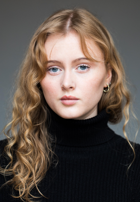 Elín Hall - AdoroCinema