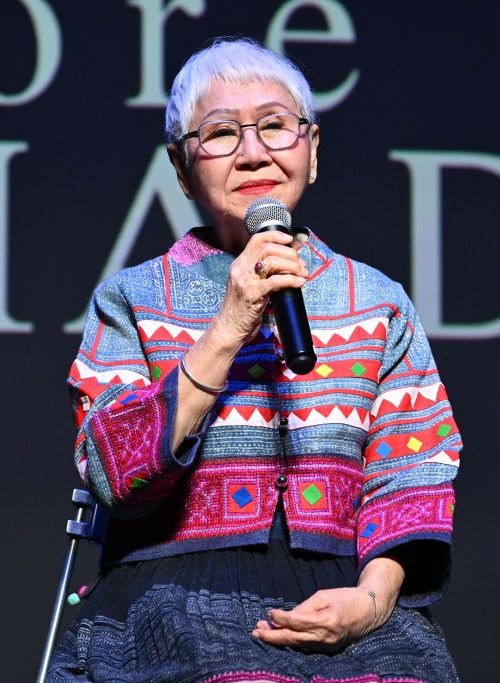 Usha Seamkhum : A biografia - AdoroCinema