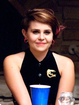 Foto de Mae Whitman - Poster Mae Whitman - Foto 72 de 139 - AdoroCinema