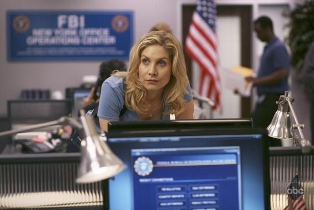 V (2009) : V (2009) : Fotos Elizabeth Mitchell - 9 no 135 - AdoroCinema