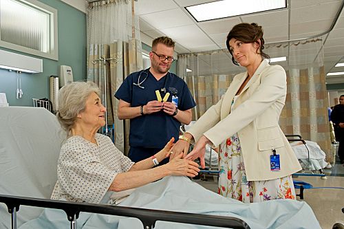 Foto de Eve Best - Nurse Jackie : Fotos Lynn Cohen, Eve Best, Stephen ...