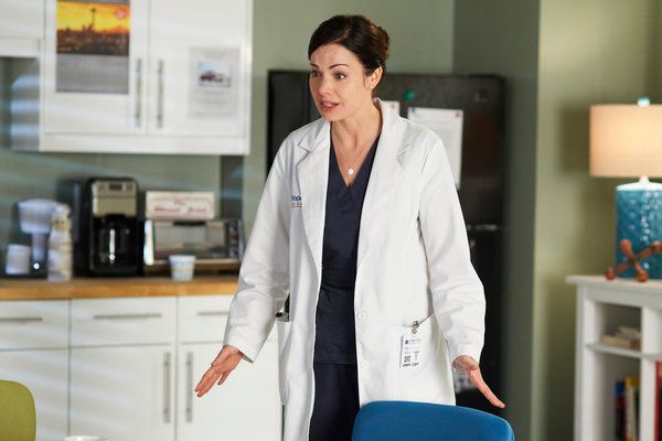 Saving Hope : Saving Hope : Fotos Erica Durance - 145 no 160 - AdoroCinema