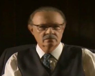 Trailer do filme O Gerente - O Gerente Trailer Dublado - AdoroCinema