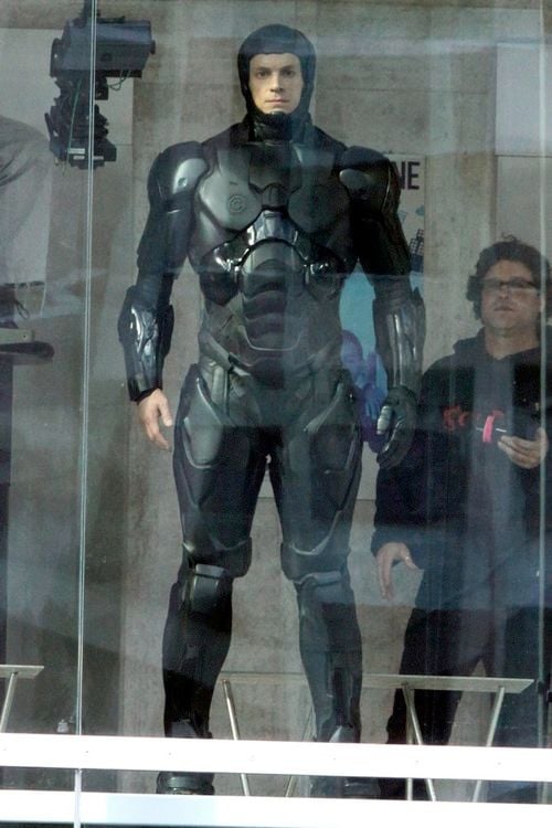 Robocop: Novas fotos revelam os detalhes da armadura do herói ...
