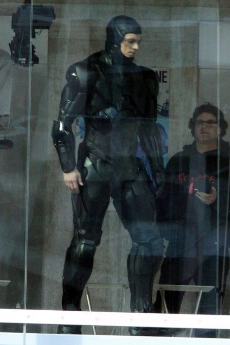 Robocop: Novas fotos revelam os detalhes da armadura do herói ...