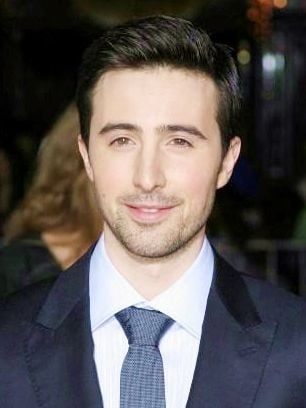 Josh Zuckerman - AdoroCinema