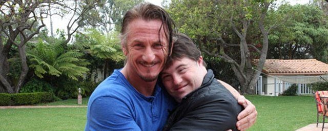Ator de Colegas encontra o astro Sean Penn nos Estados Unidos ...