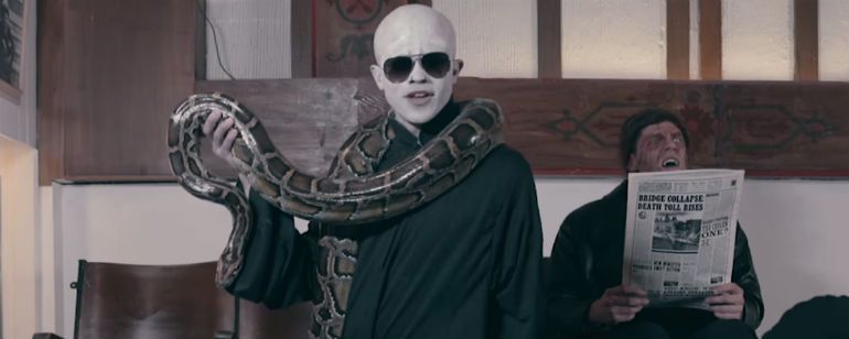 Voldemort ameaça Harry Potter em uma divertida paródia da música de ...