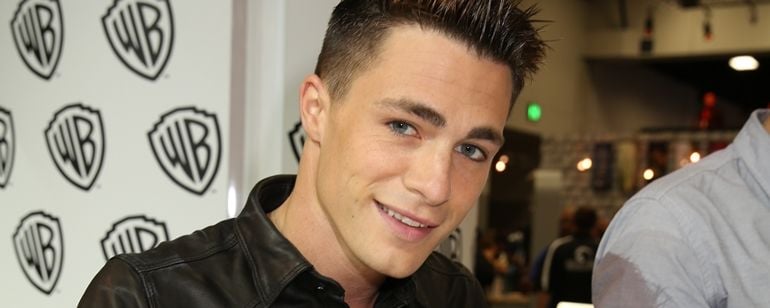 Colton Hynes, de Arrow, é confirmado em comédia para maiores com ...