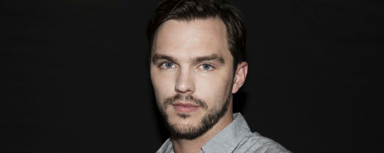 Nicholas Hoult negocia para interpretar o inventor Nikola Tesla em The ...