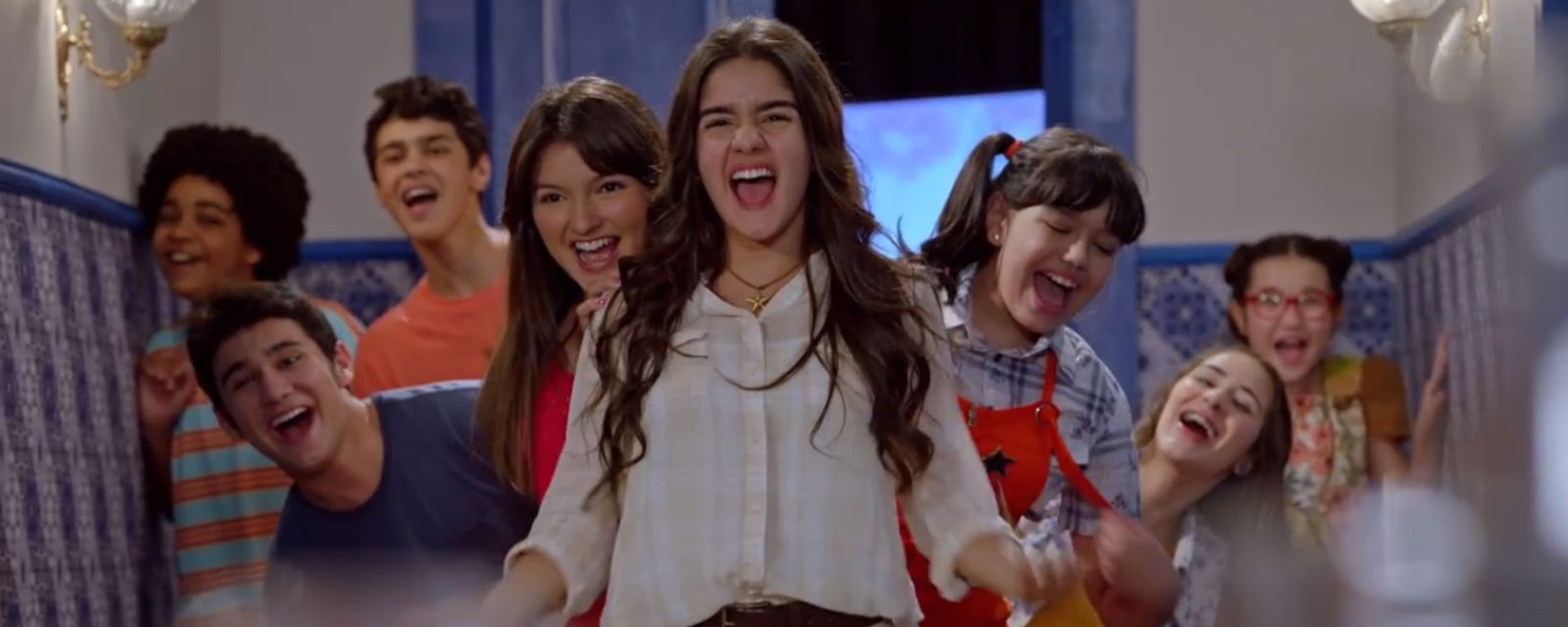 Gaby Estrella: Protagonistas cantam e dançam em novo clipe (Exclusivo ...