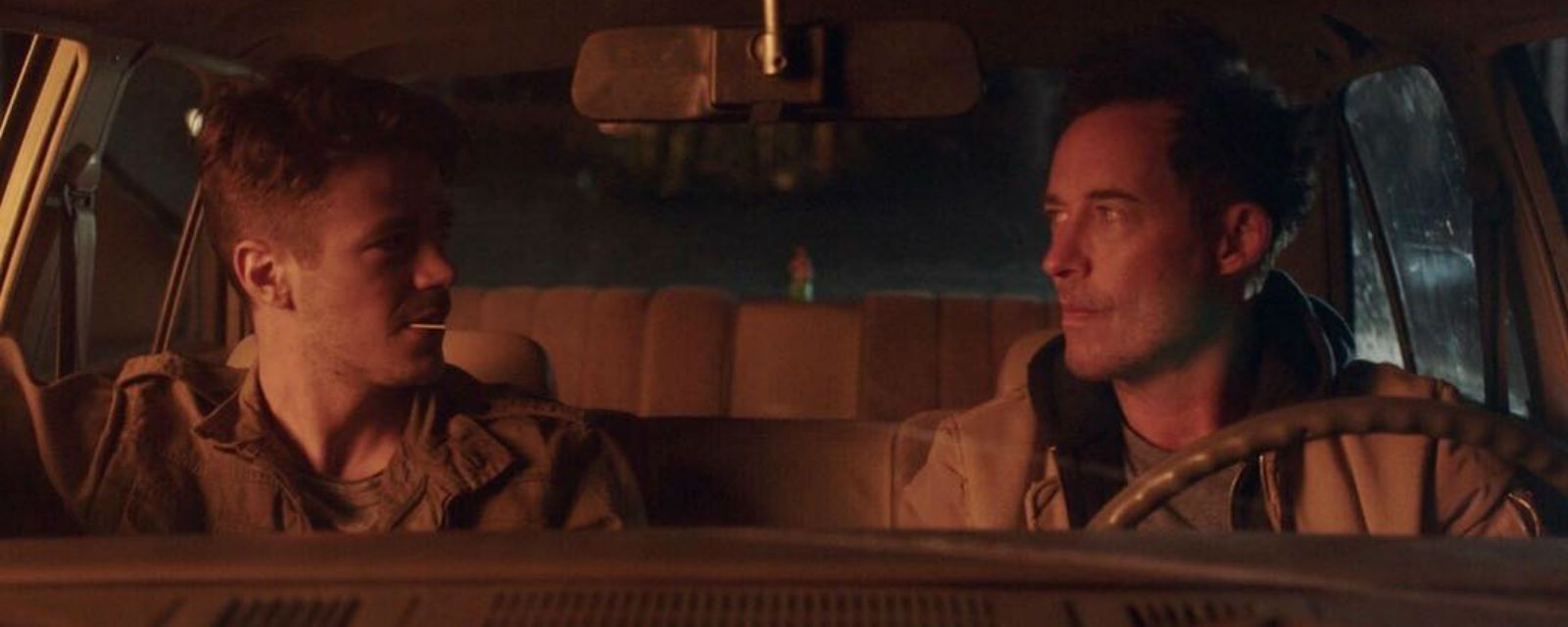 Tom and Grant: Assista ao primeiro trailer do curta estrelado por atores de The Flash - Notícias ...