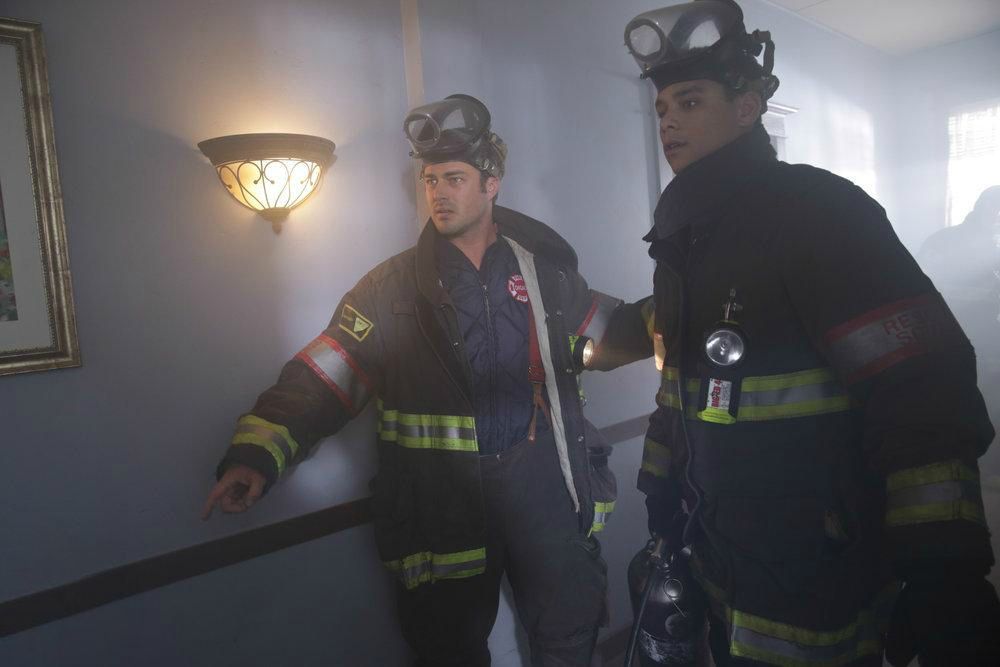 Foto de Charlie Barnett - Chicago Fire : Fotos Taylor Kinney, Charlie ...