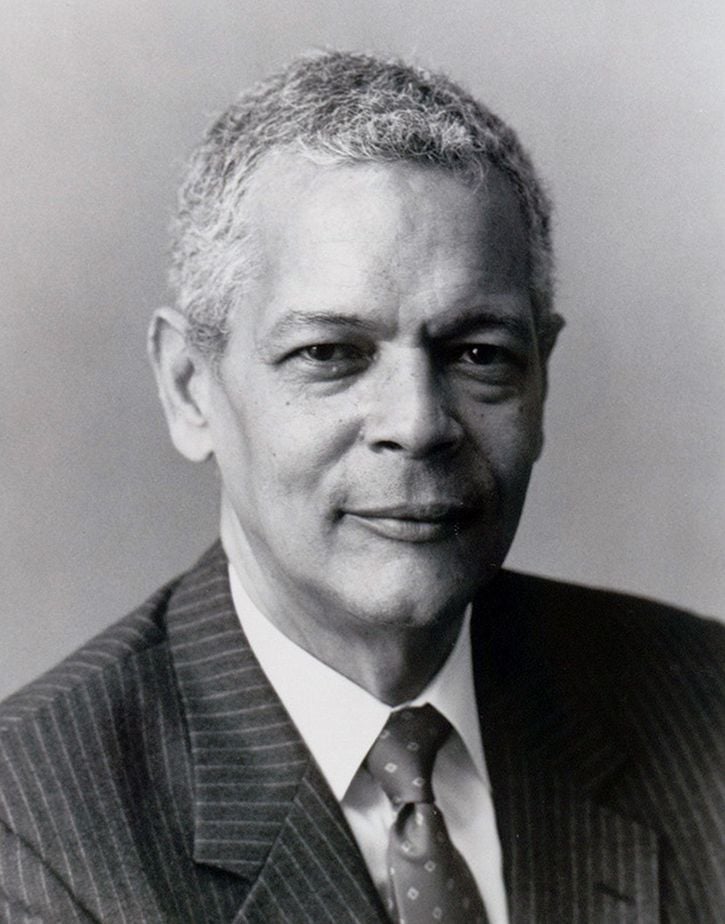 Julian Bond - AdoroCinema
