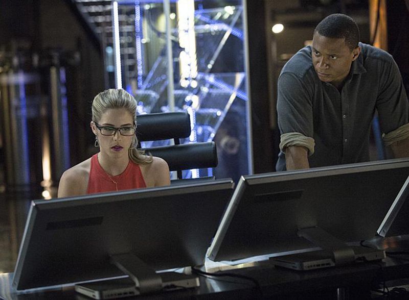 Arrow : Arrow : Fotos David Ramsey, Emily Bett Rickards - 680 no 1136 ...