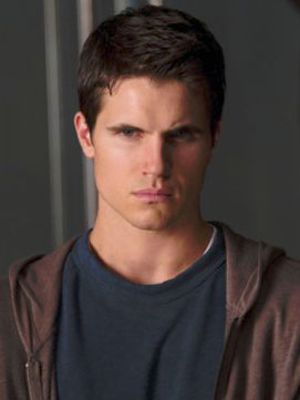 Foto de Robbie Amell - Poster Robbie Amell - Foto 65 de 148 - AdoroCinema