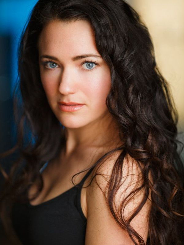 April Mullen - AdoroCinema