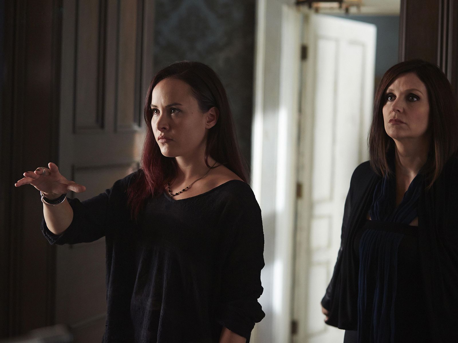 Bitten : Bitten : Fotos - 58 no 100 - AdoroCinema