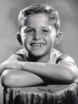 Stuffy Singer - AdoroCinema