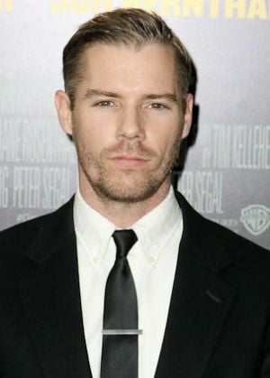 Josh Cowdery - AdoroCinema