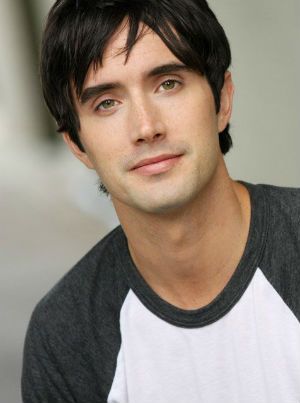 Casey Manderson - AdoroCinema