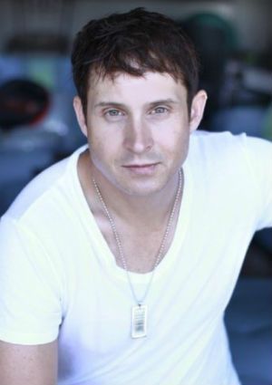 Allen Yates - AdoroCinema