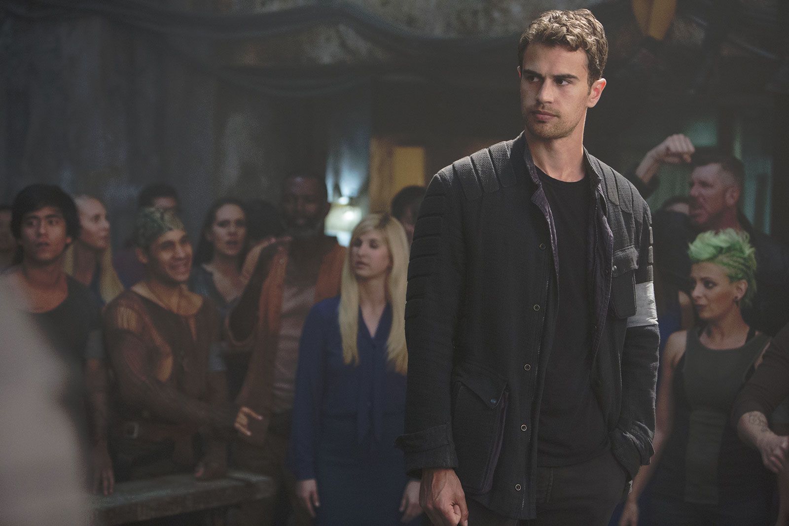 Foto de Theo James - A Série Divergente: Convergente : Fotos Theo James ...