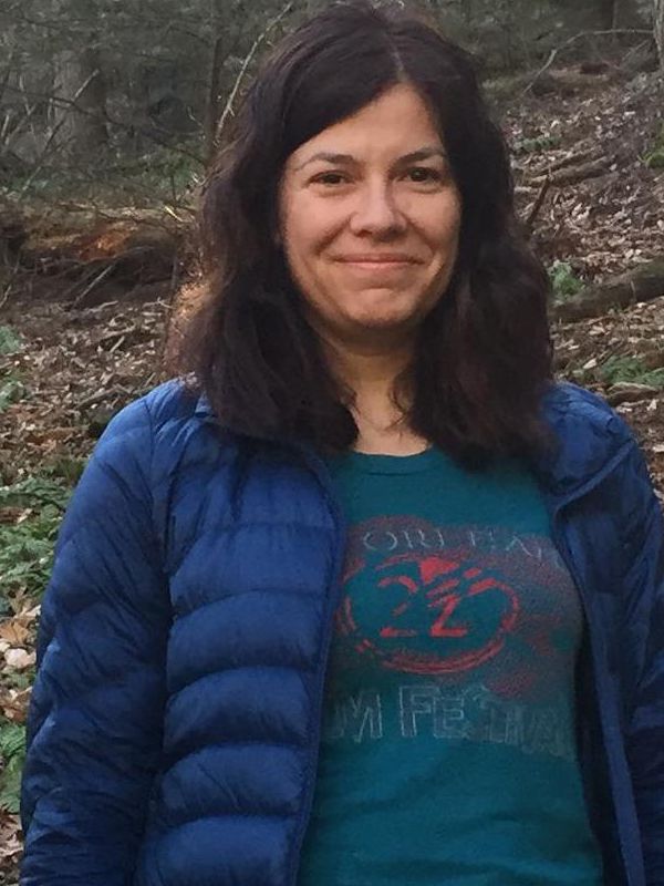 Annie J. Howell - AdoroCinema