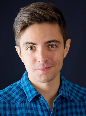 Britain Simons - AdoroCinema